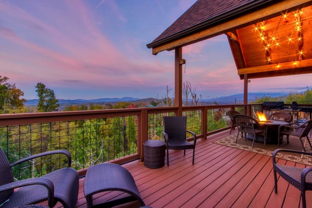 Striking 3BR Mountain View Residence in Gatlinburg | 474204 | Travel ...